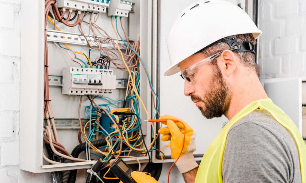 La historia del electricista como profesión