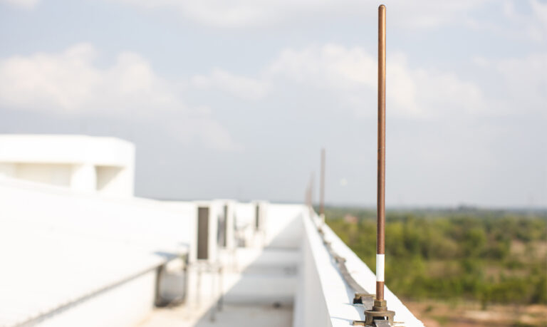 La diferencia entre pararrayos y apartarrayos